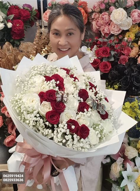 ช่อกุหลาบสวยๆค่ะ ดอกไม้สด ร้านดอกไม้ใกล้ฉัน วันเกิด ร้านดอกไม้ รัสรินทร์ เมืองทองธานี