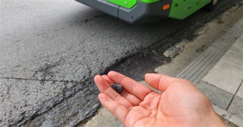 겨울에 뿌린 염화칼슘의 반격여름철 포트홀 보수비만 321억