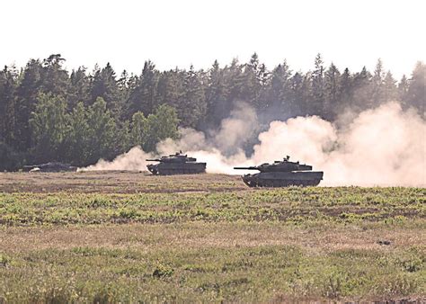 Швеція передала Україні танки Strv 122