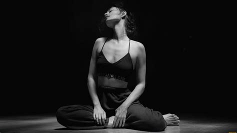 Обои Amy Gardner Девушки Черно белые обои для рабочего стола фотографии Amy Gardner девушки