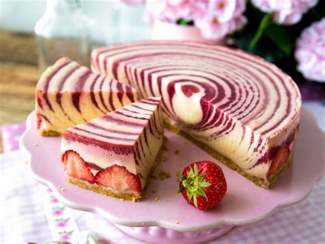 Kinuskikissan Kinuski Mansikkakakku Valio Opskrift Dessert