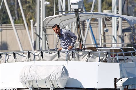 Leonardo Dicaprio On A Yacht With Girls In Bikinis Picture Popsugar Celebrity