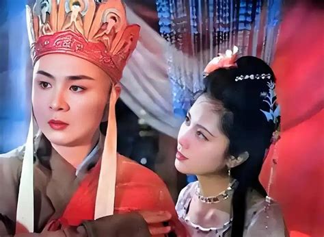 女儿国国王别硬演！同样是演女儿国国王，把朱琳和赵丽颖放在一起比较，差距出来了角色气质杨洁