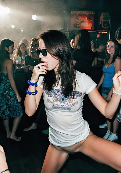 AI 裸体 xGroovy com 由人工智能生成的超逼真 AI 性爱图片