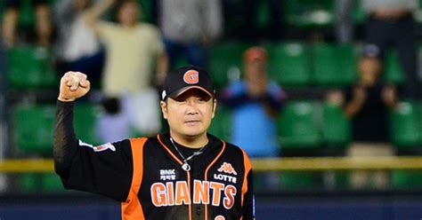 환호하는 문규현