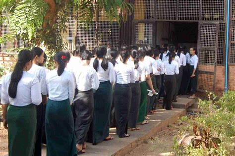 တက္ကသိုလ်ဝင်တန်းစာမေးပွဲ ဝင်ရောက်ဖြေဆိုသူ ၈၀ ရာခိုင်နှုန်းကျော်အထိ စံချိန်တင် ကျဆင်း — Mekong