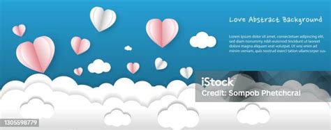 종이 컷 하트 발롱과 구름의 모양의 디자인 요소는 푸른 하늘 배경에 비행 해피 발렌타인 데이 기프트 카드 디자인에 대한 사랑의 벡터 기호 2월에 대한 스톡 벡터 아트 및