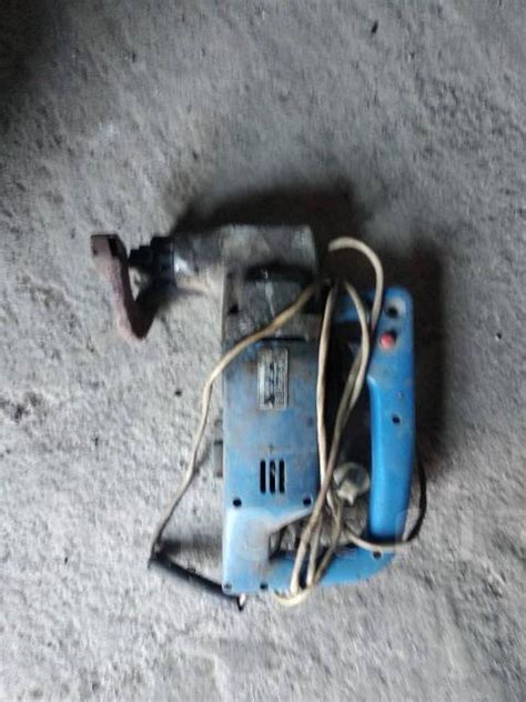 Электроножницы по металлу, б/у, в наличии. Цена: 2 000₽ во Владивостоке