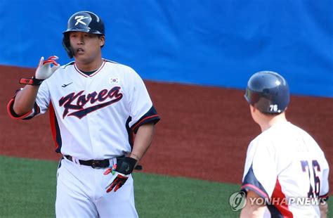 강백호 내야 빗맞은 안타로 출루 연합뉴스