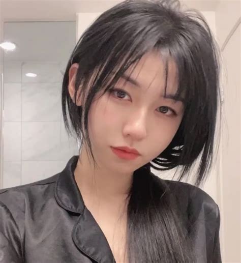 新顶流网红程女士早期这么猛！不仅话术飙车，还有女pu装？ 知乎