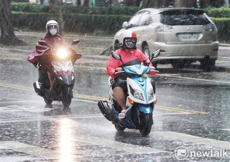 快訊》對流雨彈開炸！10縣市大雨特報 高雄、屏東遭雷雨狂轟