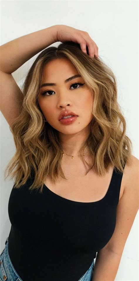 30 Medium Length Haircuts 2022 For All Face Shapes Money Piece Warm