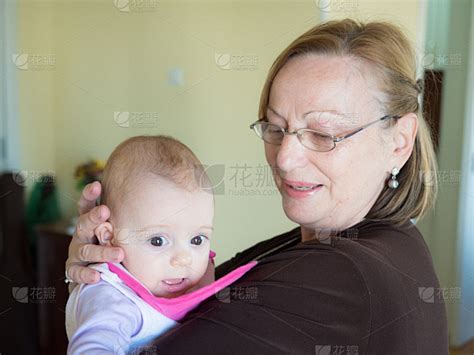 婴儿和祖母