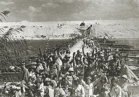 Egyptian Soldiers Enthusiastically Celebrate Their Successful Crossing