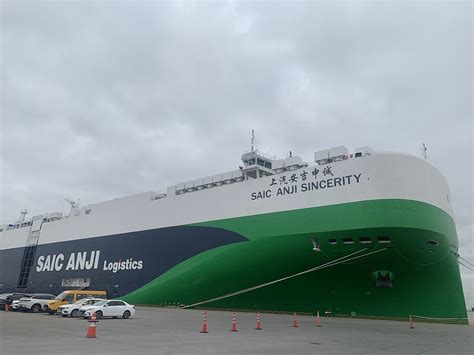 တရုတ် အကြီးဆုံး သန့်စင်သော စွမ်းအင်ကို အသုံးပြုပြီး မော်တော်ယာဉ်ကို သယ်ယူပို့ဆောင်သည့် သင်္ဘောသည