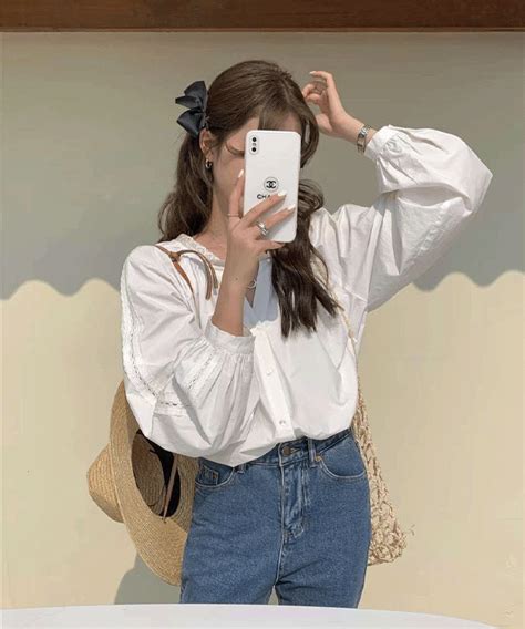 오엔느 흰 오레오 레이스 볼륨 블라우스 셔츠 루즈핏 데일리 브이넥 노카라 소매퍼프 에이블리