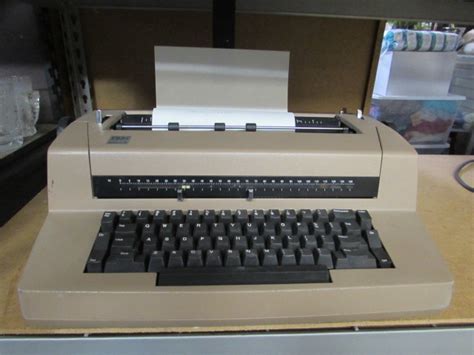 Lot Detail VINTAGE IBM SELECTRIC III ELECTRIC TYPEWRITER