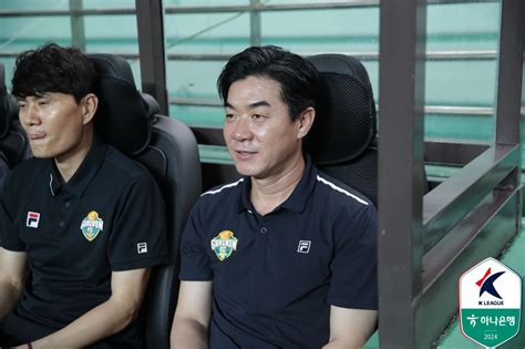 연승 행진 마감 윤정환 감독 그라운드 적응이 문제아직 부족한 게 많다