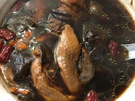 黑蒜頭燉雞湯 By 靖潔的日常烹調😋 愛料理
