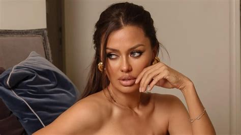 Виктория Боня честно показала целлюлит на ногах