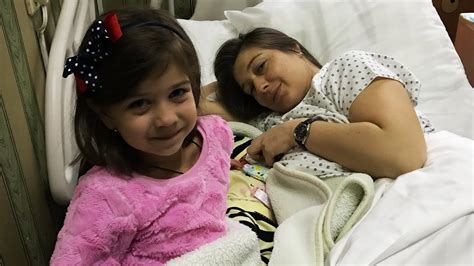 ემილიას პირველი შეხვედრა თავის პატარა დაიკოსთან დანიელასთან Youtube