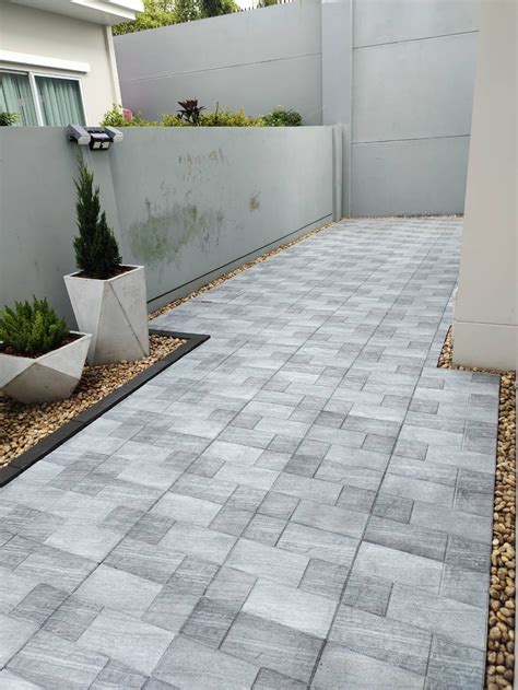 พื้นลาย เกร์มาเบิ้ล สีเทาอ่อน กระถางโมเดิ้ลืแนว กำแพง หมู่บ้านวิลาจจิโอ้ รังสิต คลอง2