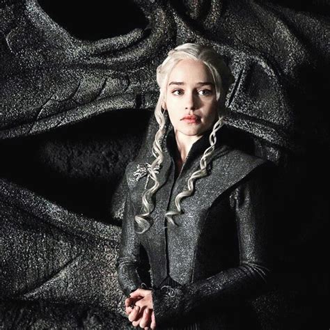 Фото дейнерис из игры престолов с драконами