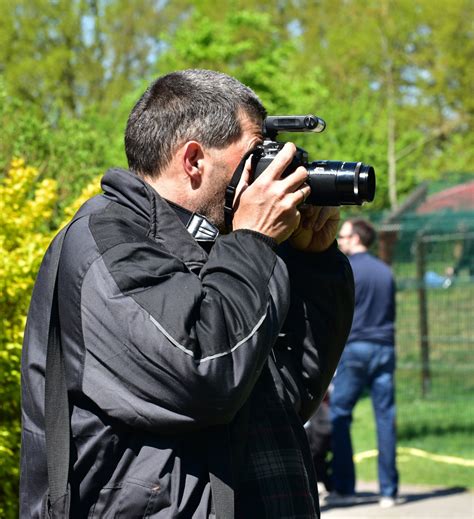 무료 이미지 남자 사람 사진 작가 남성 렌즈 인간의 녹음 스냅 샷 찍기 촬영 감독 카메라 오퍼레이터 2778x3045 1075526 무료