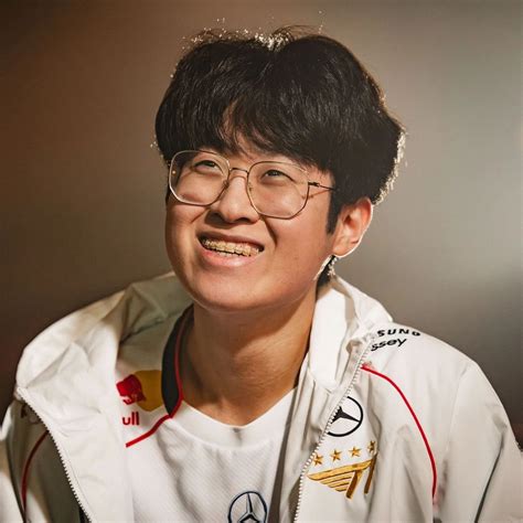 ૮ •̀ •́ ა 2024 월즈 결승티저 속 가족의 응원영상을 바라보는 제오페구케 가족을 바라보는 눈에 사랑이 뭍어나있고 얼굴에 행복이 보이네🥰 T1win