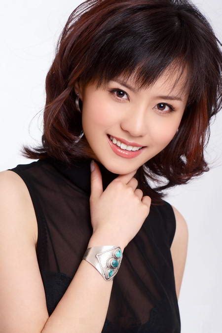 资料图片：国家话剧院女演员 李冰 手机新浪网