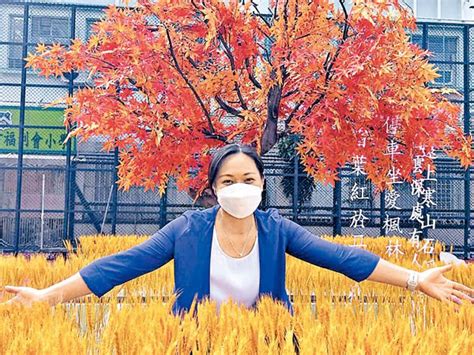 政情：市區球場變楓林 劉佩玉好興奮 東方日報