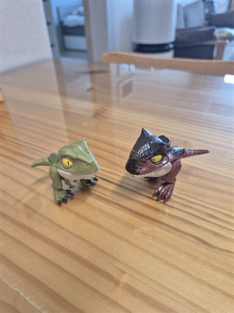 쥬라기월드 미니사이즈 7cm 공룡 티라노사우르스 벨로시랩토 피규어 2개 세트 야당동 취미 게임 음반 당근 중고거래