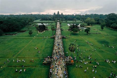 សារព័ត៌មានអូស្ត្រាលី ចុះផ្សាយកម្ពុជាថា ជាស្ដេចត្រាញ់ទេសចរណ៍ថ្មីកំពុង