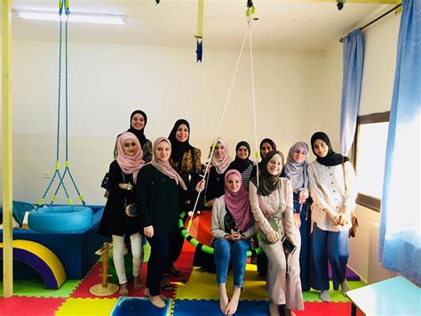طلبة تخصص العلاج الوظيفي ينظمون زيارة الى مركز دورا الامل للتاهيل