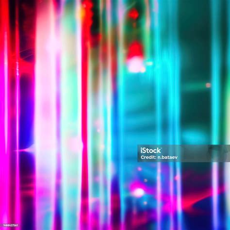 빛의 광선은 다색 안경에서 굴절됩니다 표지용 네온 광학 템플릿입니다 첨단 기술과 과학을 주제로 한 복고풍 미래주의 스타일의 추상적이고 쉽게 흐릿한 배경 감지기에 대한 스톡