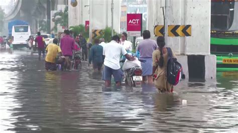 Наводнения и силни ветрове в Индия предизвикаха смъртта на 13 души ВИДЕО Любопитно Светът