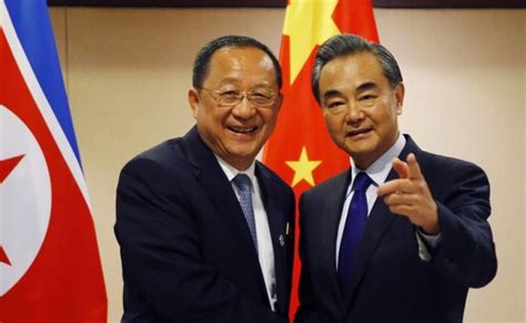 Хойд Солонгосын Гадаад хэргийн сайдтай Хятадын гадаад хэргийн сайд Ван И уулзлаа