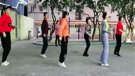 火爆全网流行歌曲《还没有爱够》动感旋律，歌声醉人，舞蹈时尚 Youtube