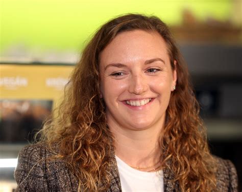 Olvad A Szív így öleli és Ringatja Pöttöm Kislányát Hosszú Katinka