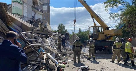 Под завалами обрушившегося дома в Нижнем Тагиле могут находиться 7 человек РИАМО