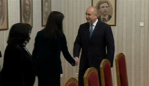 ИЗВЪНРЕДНО Радев връчва мандата на ГЕРБ СДС на 15 март Информационна агенция ПИК