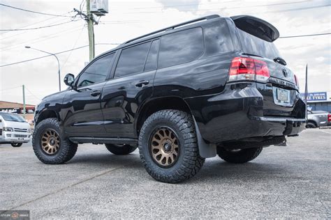 Toyota Landcruiser 200 Series Black Fuel Off Road Vector D600 Wheel Front