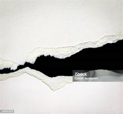 검은색 배경의 질감이 있는 잘라내거나 찢어진 용지 잘려지거나 찢어진 종이에 대한 스톡 사진 및 기타 이미지 잘려지거나 찢어진 종이 메모장 컷아웃 Istock