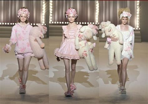 Pin Di ༺♡༻ Su Runway ˚୨୧⋆｡˚ ⋆ Modelle