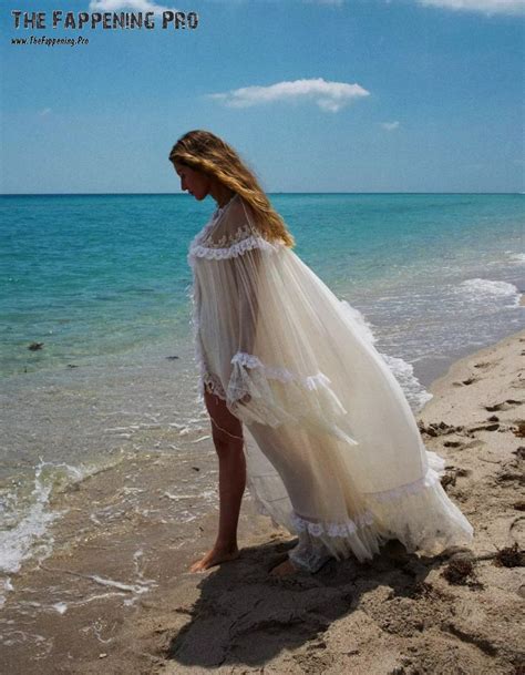 Gisele Bundchen Sexy Barefoot For Vogue 9 Photos The Fappening