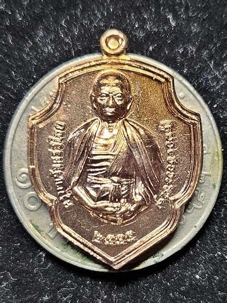 เหรียญครูบาศรีวิชัย หลัง อนุเสาวรีย์3กษัตริย์ เชียงใหม่ รุ่นเชียงใหม่มหานคร 2555 พระเครื่อง พระ
