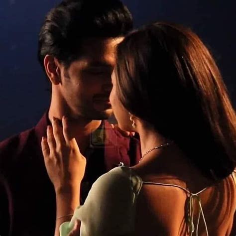 Arshi Pkknd Adl Kullan C N N Silsila Nandini Kunal Pari Panosundaki Pin