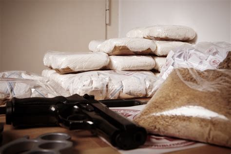 Manche Deux Jeunes Arrêtés Avec De La Drogue Dure Et Des Armes