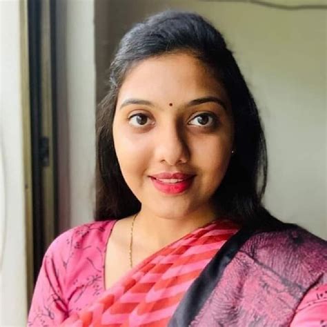 Shruti Deshmukhs Instagram Twitter And Facebook On Idcrawl