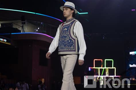 ФОТО Парисын олимпод оролцох Монголын баг тамирчдын ёслолын хувцас